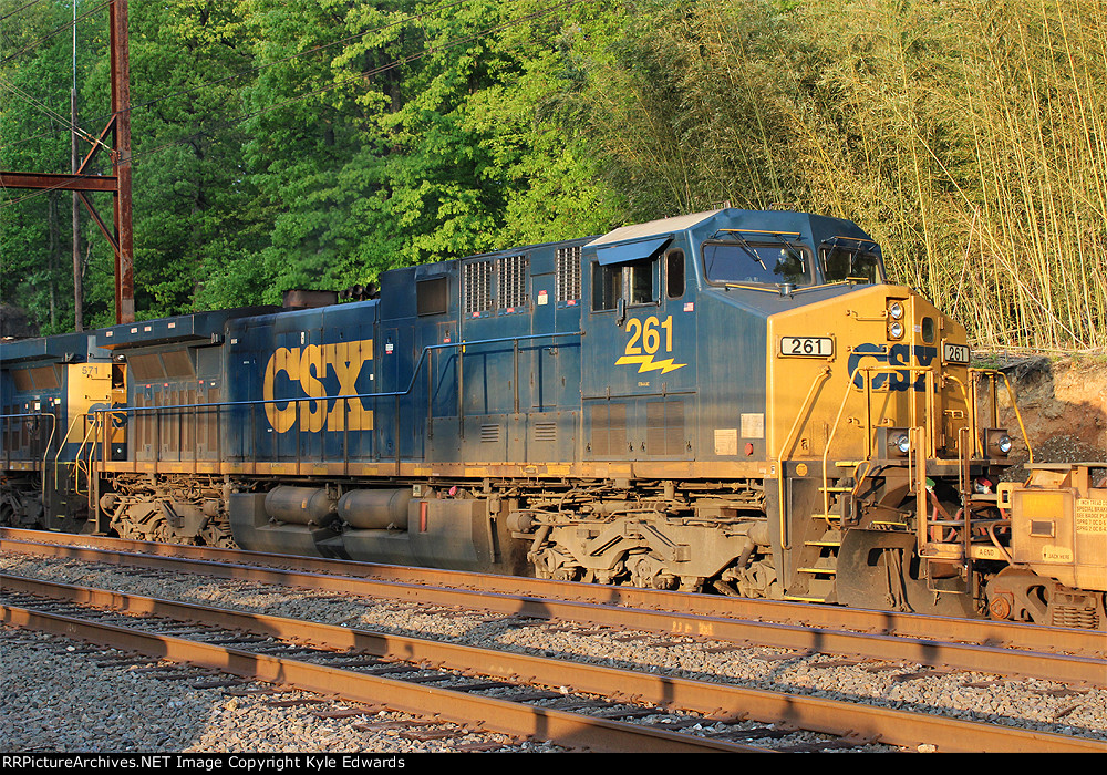CSX AC4400CW #261 on Q034-08